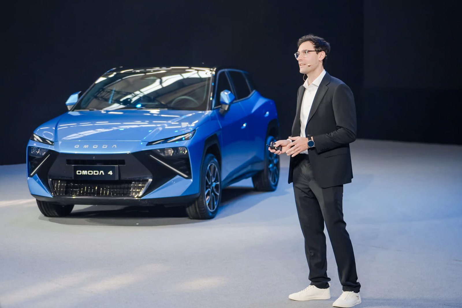 OMODA O4, PERPADUAN DESAIN CYBER MECHA DAN MOBILITAS CERDAS